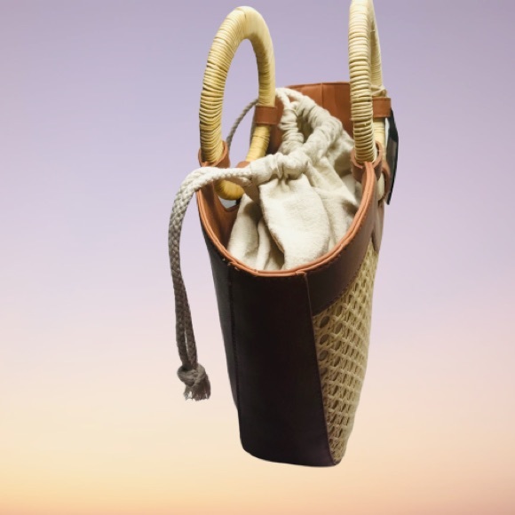 Universal Thread | Bags | Universal Thread Straw Faux Leather Beach Bag ...